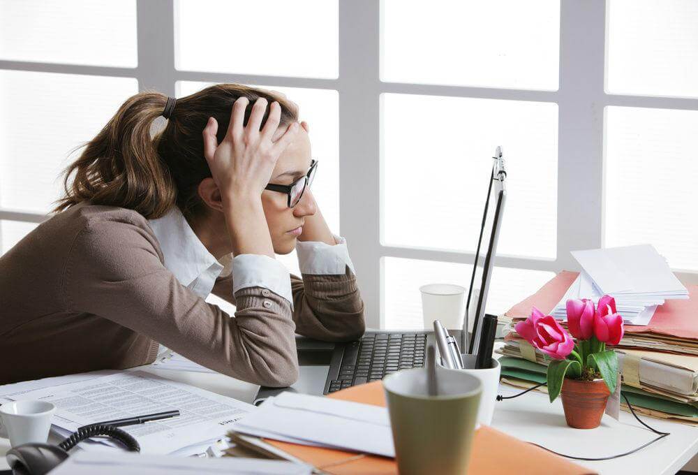 young-business-woman-stressed-at-work – Center Holistic